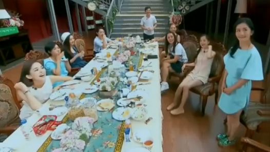 谢娜模仿秀合集,一举一动都太像了,连明星本人都忍不住大笑