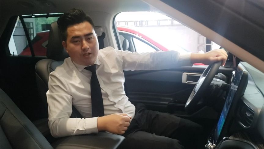 全新探险者有几个USB接口可以播放音频,我们去看一下