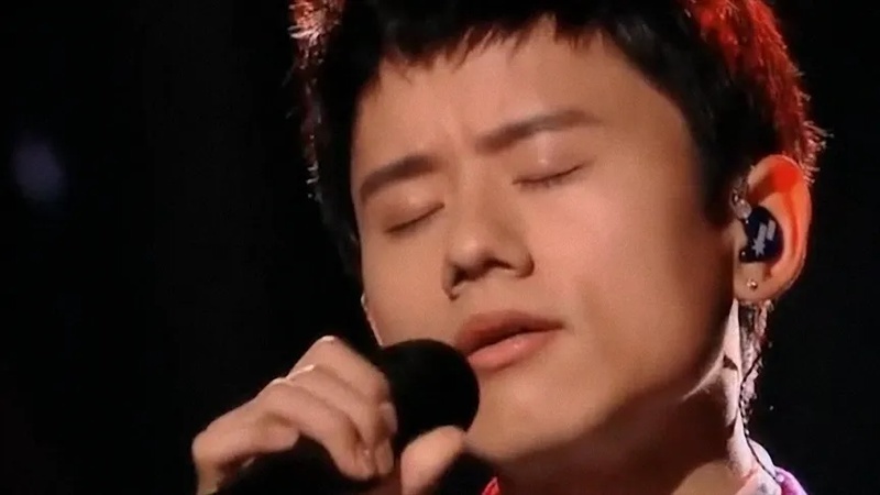 张杰登场《我是歌手》,精彩演唱《勿忘心安》,动听歌声全场沸腾