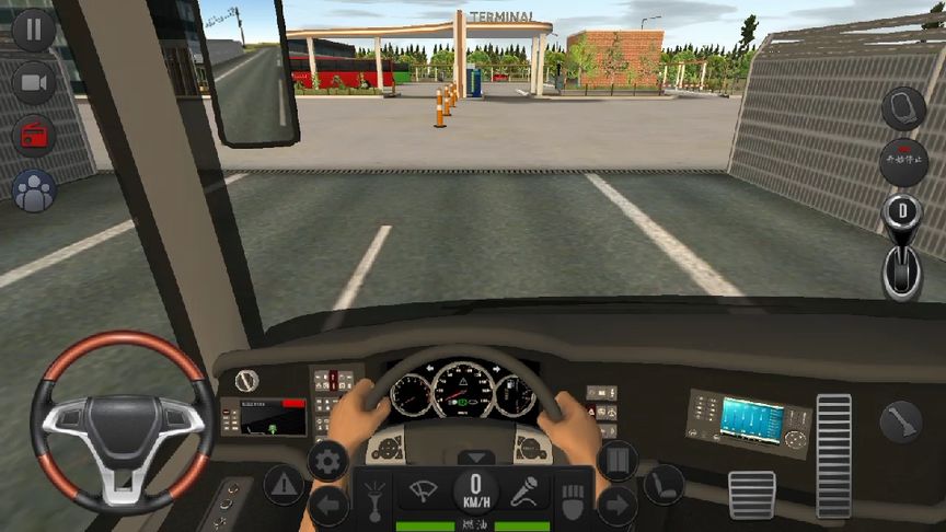 手机玩客车模拟驾驶游戏