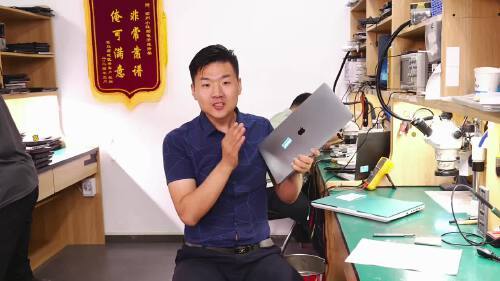 劝告!这类人千万别选苹果电脑稍不注意电脑就成板砖了!