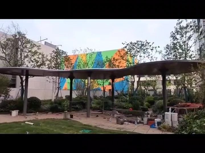 润盈 户外氟碳铝单板异形廊架 弧形双曲铝单板廊架 钢结构异形廊架 ...