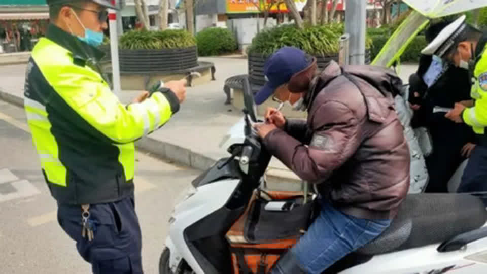 无证骑行电动车,交警是否有权没收车辆答案已揭晓,车主看看