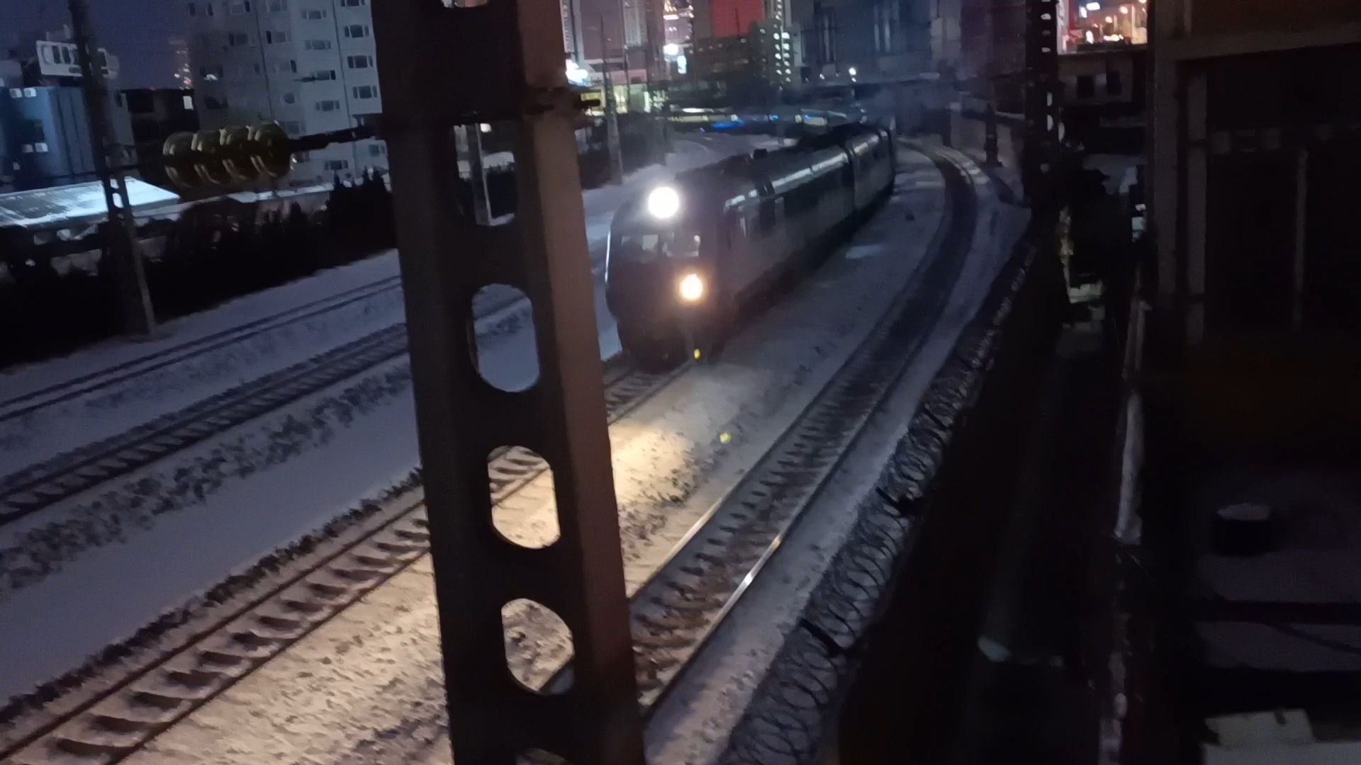 DF11G牵引K7385次列车大连站出站