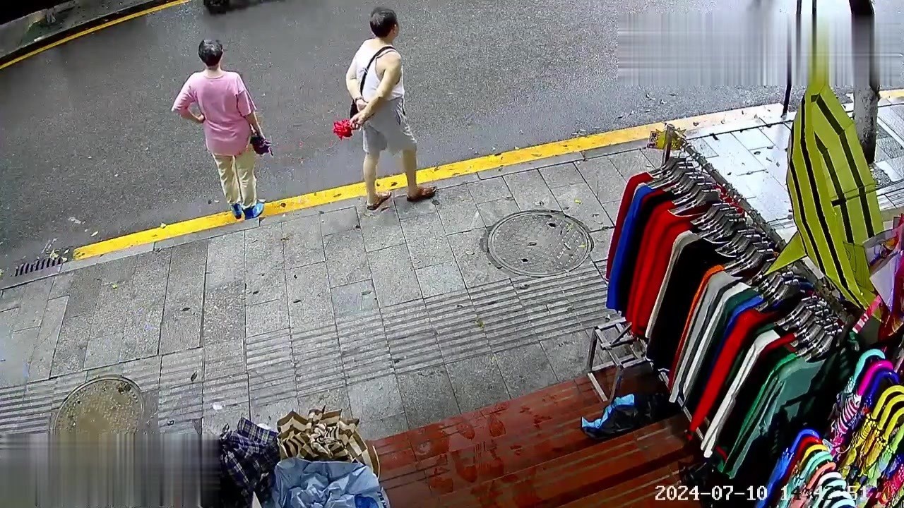 【横穿马路被撞还要担责】