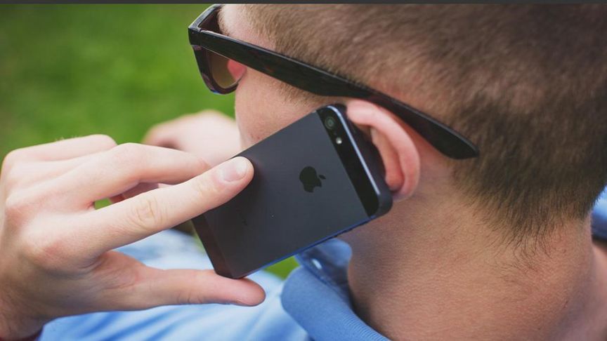 苹果iphone手机来电LED灯闪烁提醒非常之酷炫,设置却很简单