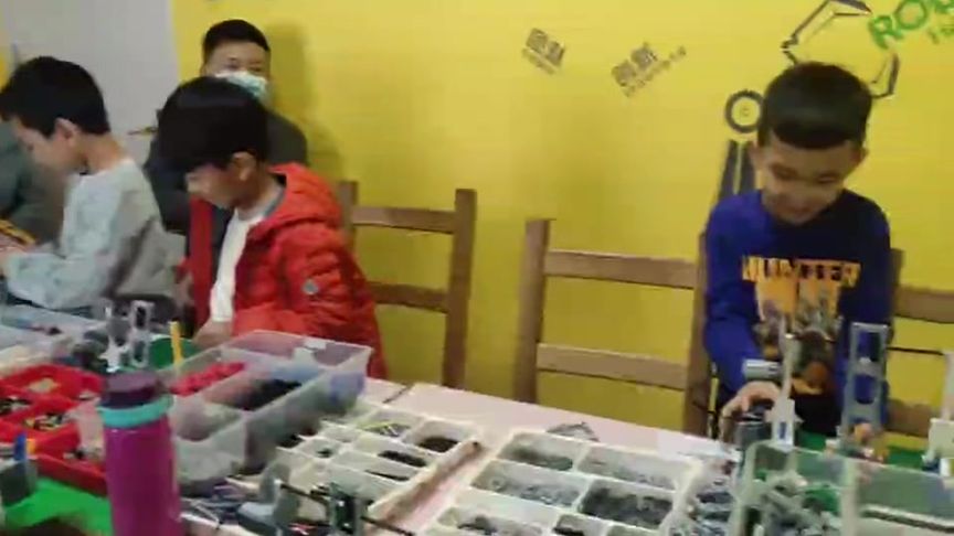 #乐高积木搭建 #机器人编程 #快乐学习快乐成长 #加油宝贝