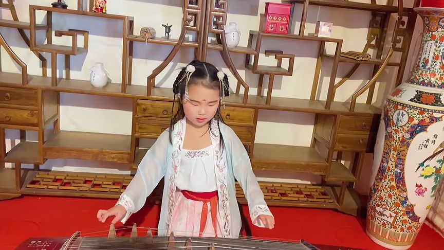 汉服不仅仅是一件衣裳,它是一种文化载体,更是一种文化传承