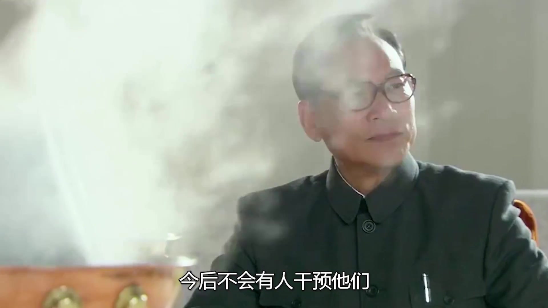 . 经济体制大改革,荣毅仁担心企业没有自主权,邓公:我做你后台