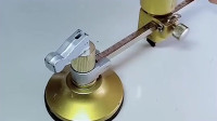 在玻璃上面打孔竟然不碎,原来是用的这个开孔神器,怪不得人家这么厉害!