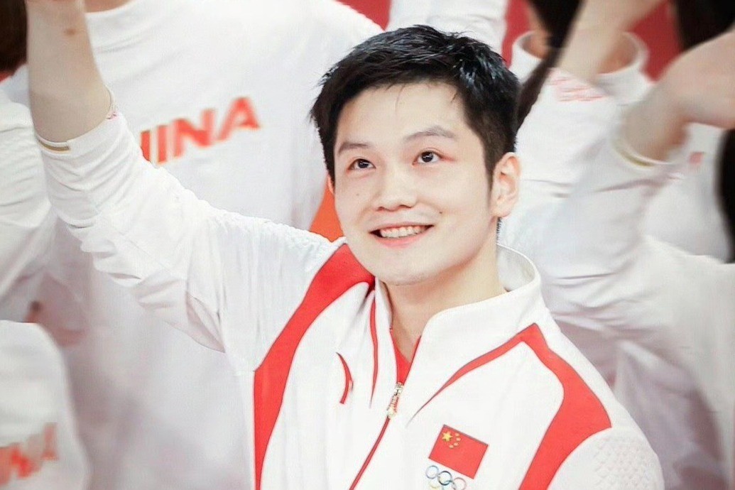 樊振东偷懒跳舞只动上肢!跟不上张雨霏节奏,还嘲笑盛李豪动作