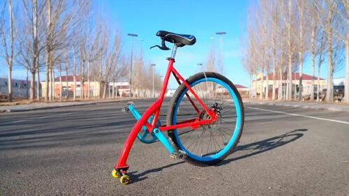 太厉害了,真是艺高人胆大,小伙用一半的自行车改装成单轮自行车