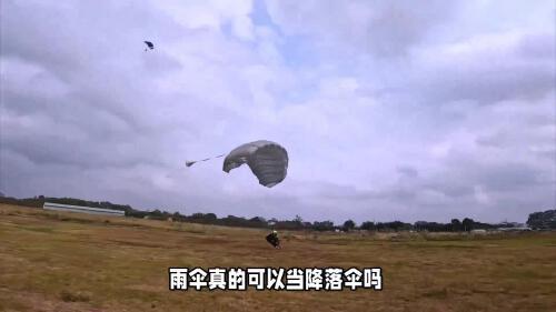 雨伞真的可以当降落伞吗?老外亲自实验,下一秒直接傻眼了