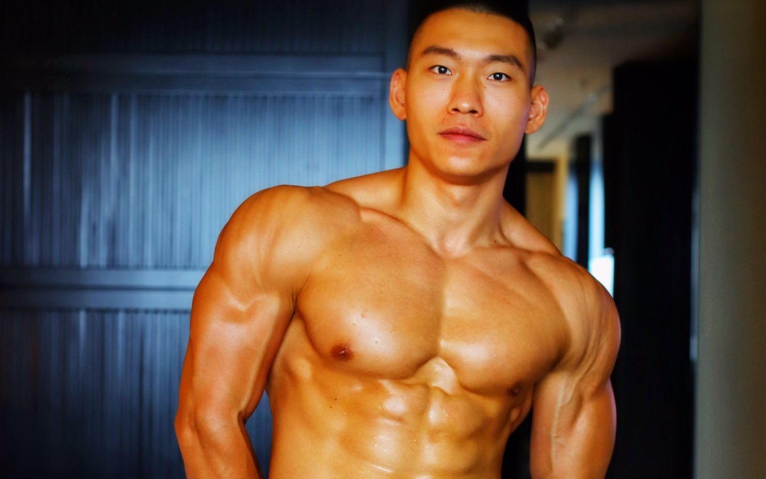 被这个性感肌肉男视频写真惊艳到了~