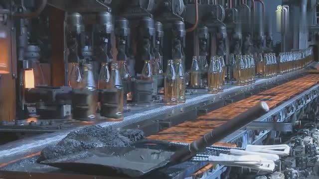 玻璃瓶生产流水线,全自动化吹瓶流程,大型玻璃元件吹瓶器