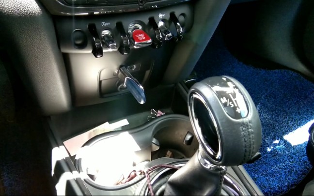 宝马mini的中控档位和启动位置介绍