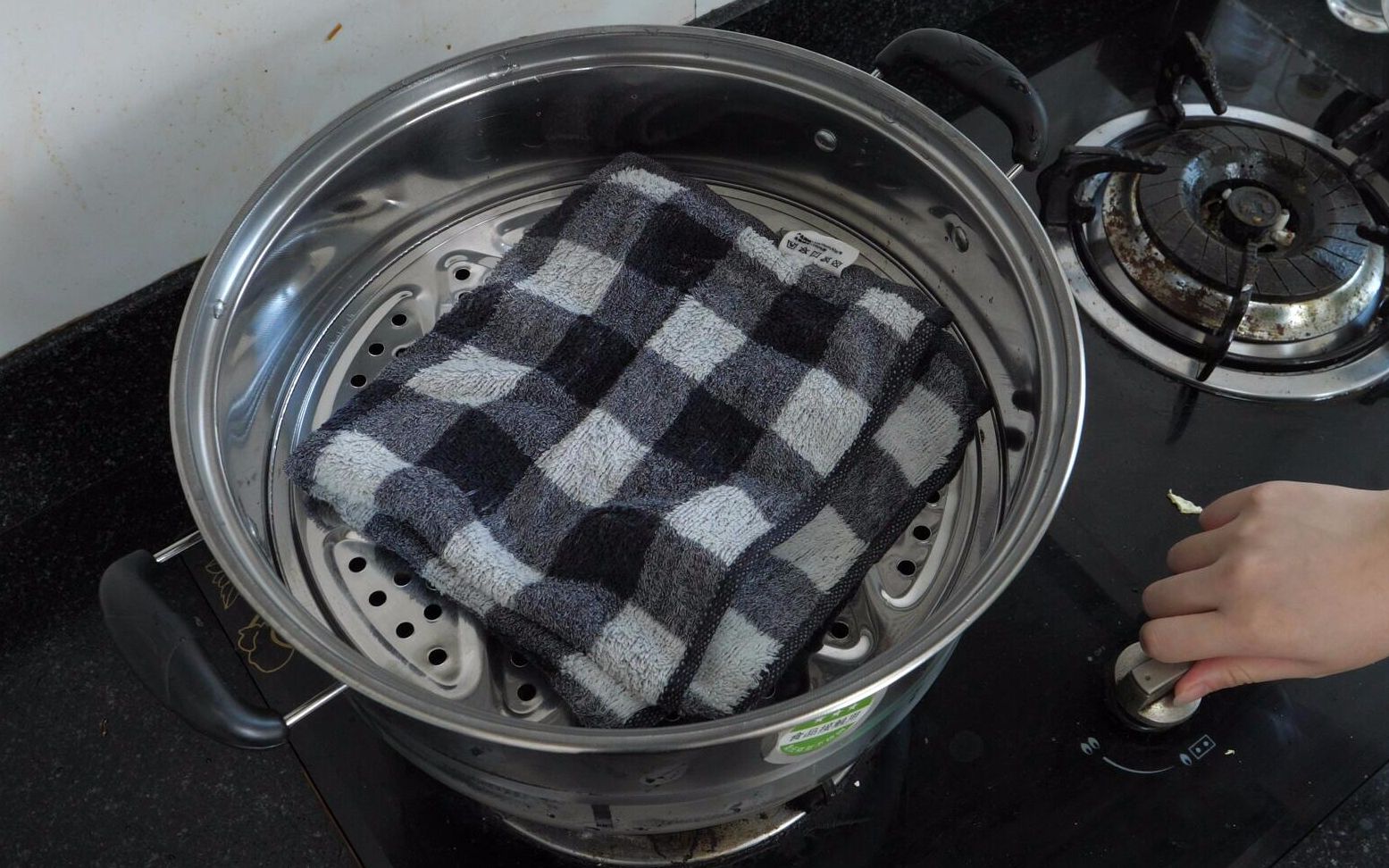 夏天毛巾黏腻有异味,教你个小窍门,毛巾不仅干净,还能杀菌消毒