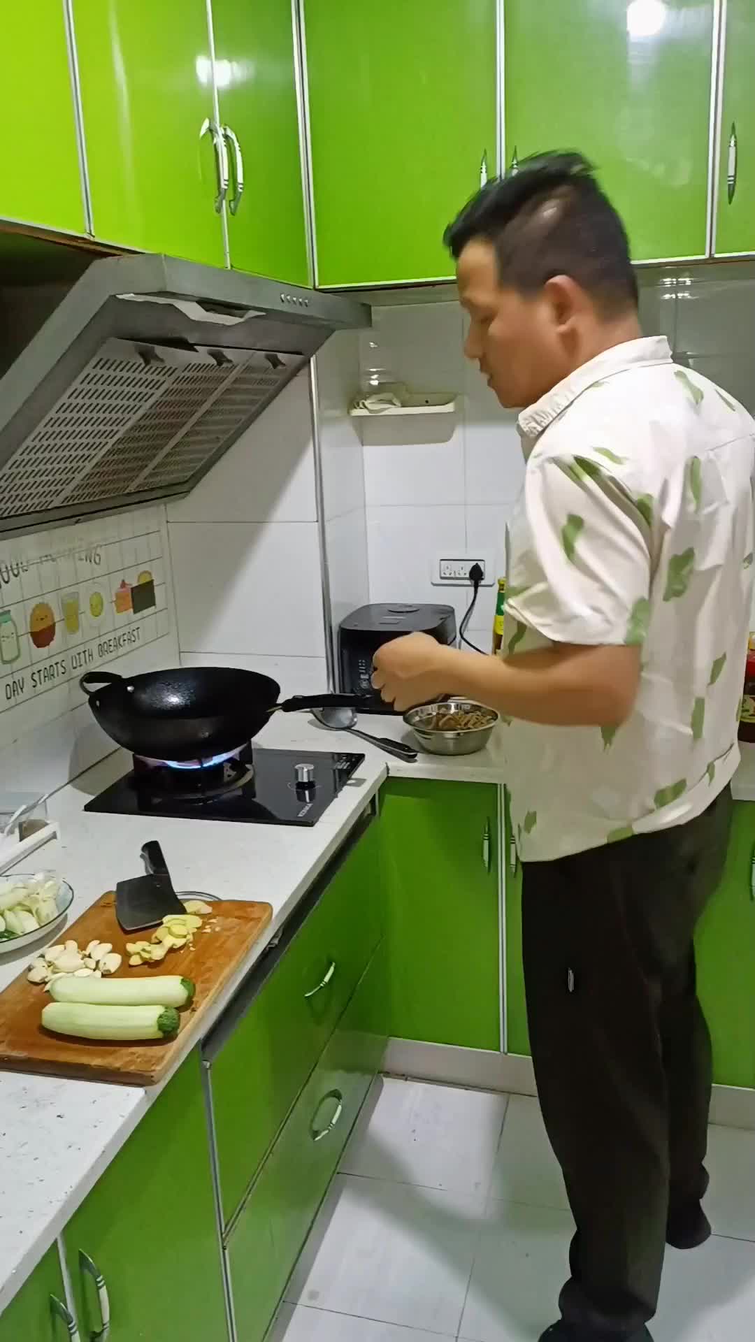 夏天第一顿小龙虾#阳逻 #房产 @老三说房