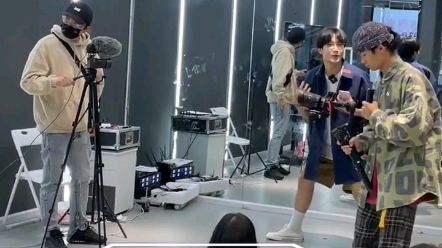 来看看练习生们如何训练表情管理
