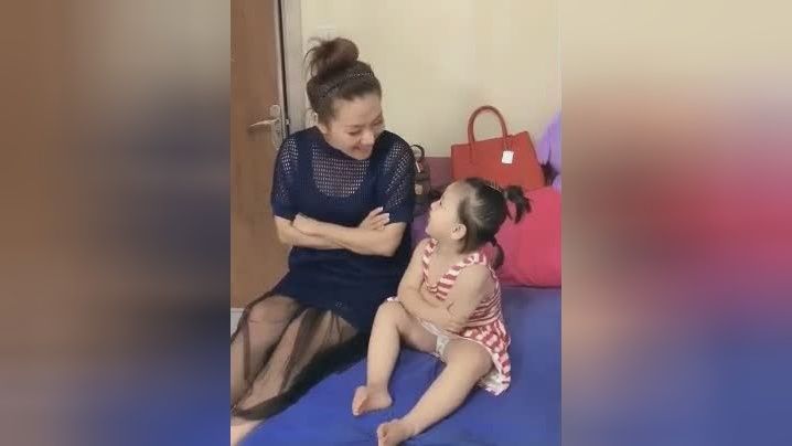 十二岁以下别看,妈妈,爸爸没有带阿姨回家来,这闺女笑死人了