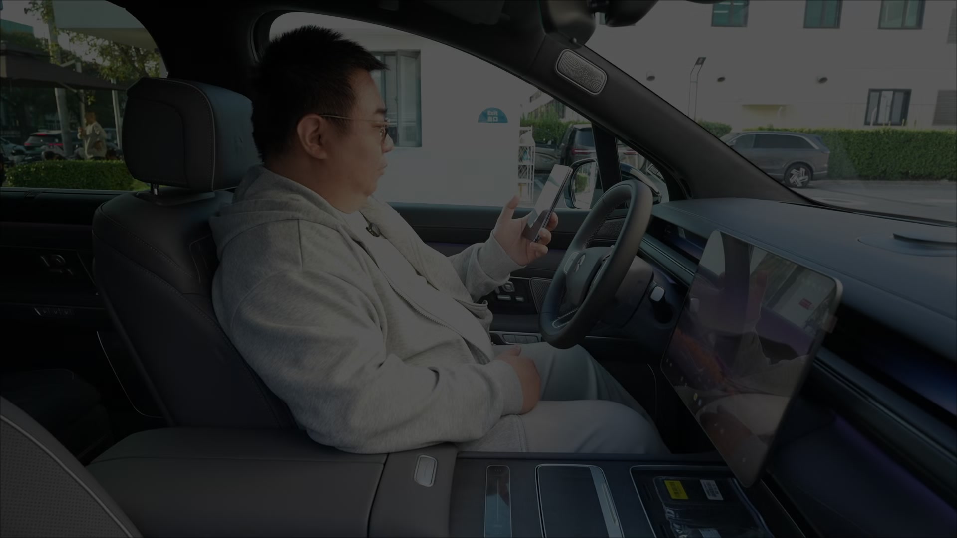 前两天去提蔚来全新ES8了,把提车的全流程记录了一下,还没提车的...