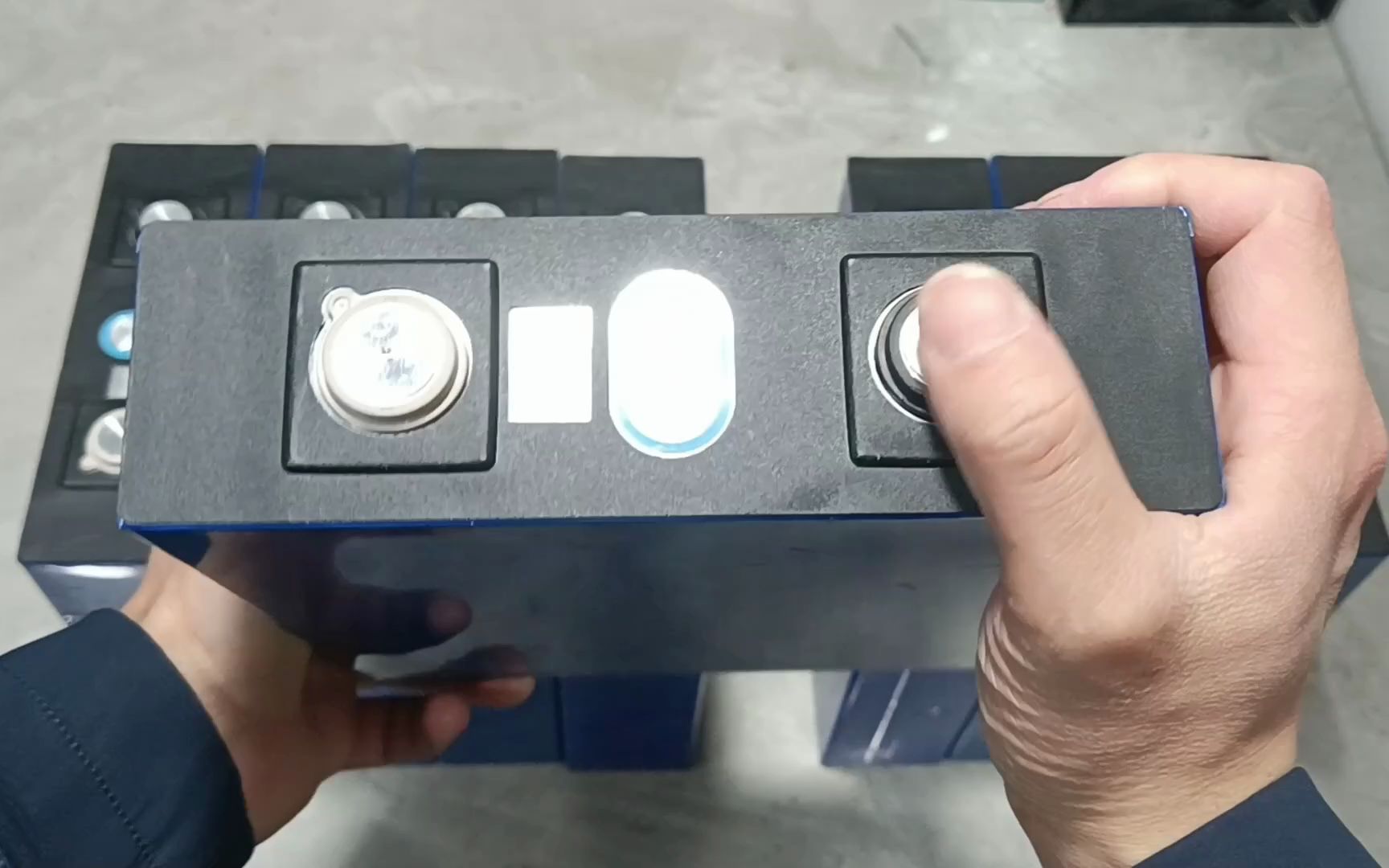 定做一组12v400ah房车锂电池,可以带3000瓦的设备,户外使用足够了