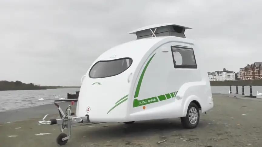 小型拖挂式房车,出行拖挂方便又不占地方,又可圆你房车旅游的梦