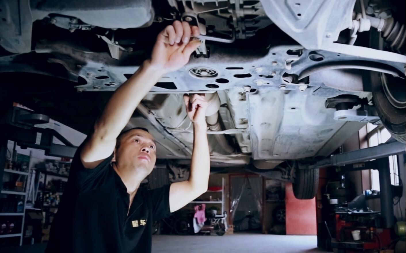 变速箱油多久换一次,用哪种方法更换更省钱,看下详细的更换过程