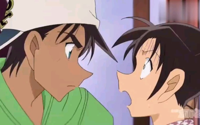 【名侦探柯南】平次即将亲吻基德假扮的和叶时,小兰及时冲了进来。