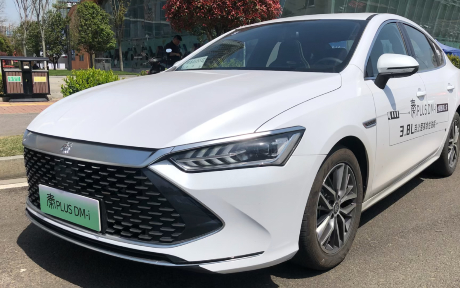 55KM版秦PLUS DM-i纯高速,表显最低油耗3.6L,续航超1千公里