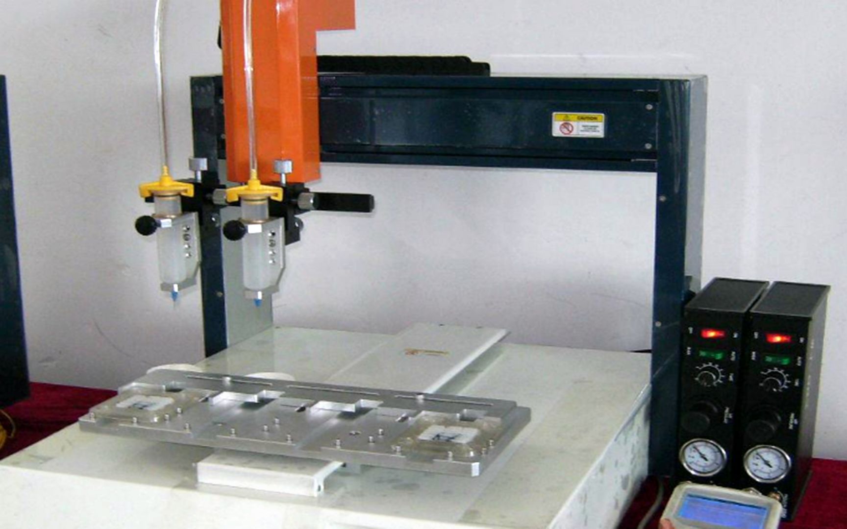 三轴点胶机如何实现三坐标高精度定位?大山老师7分钟教你设计