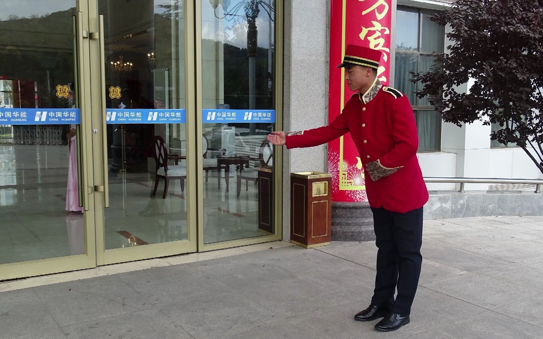 从酒店保安不断蜕变的酒店人,虽然还是服务人员,但真的收获不少。