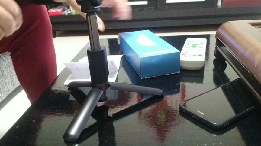 买个手机云台稳定器,给大家展示一下。