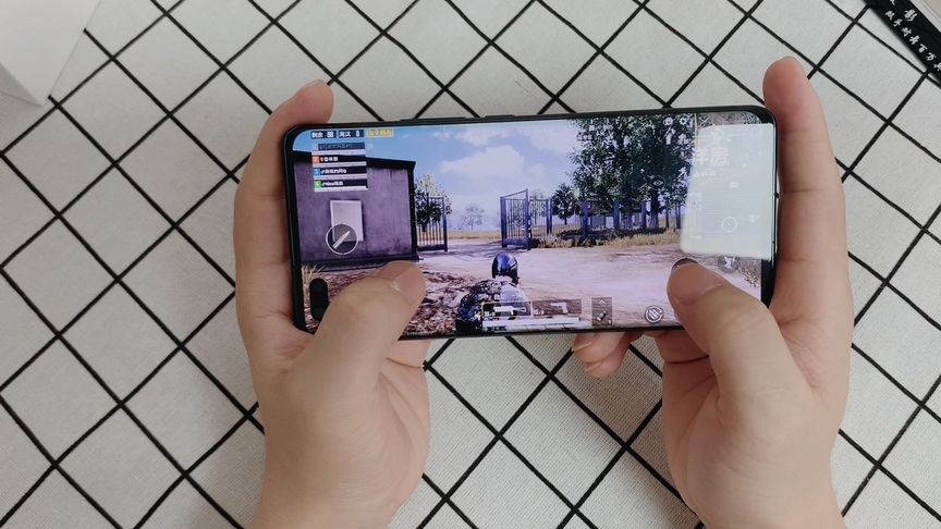 华为nova7Pro游戏续航测评:玩十分钟吃鸡能掉电多少?