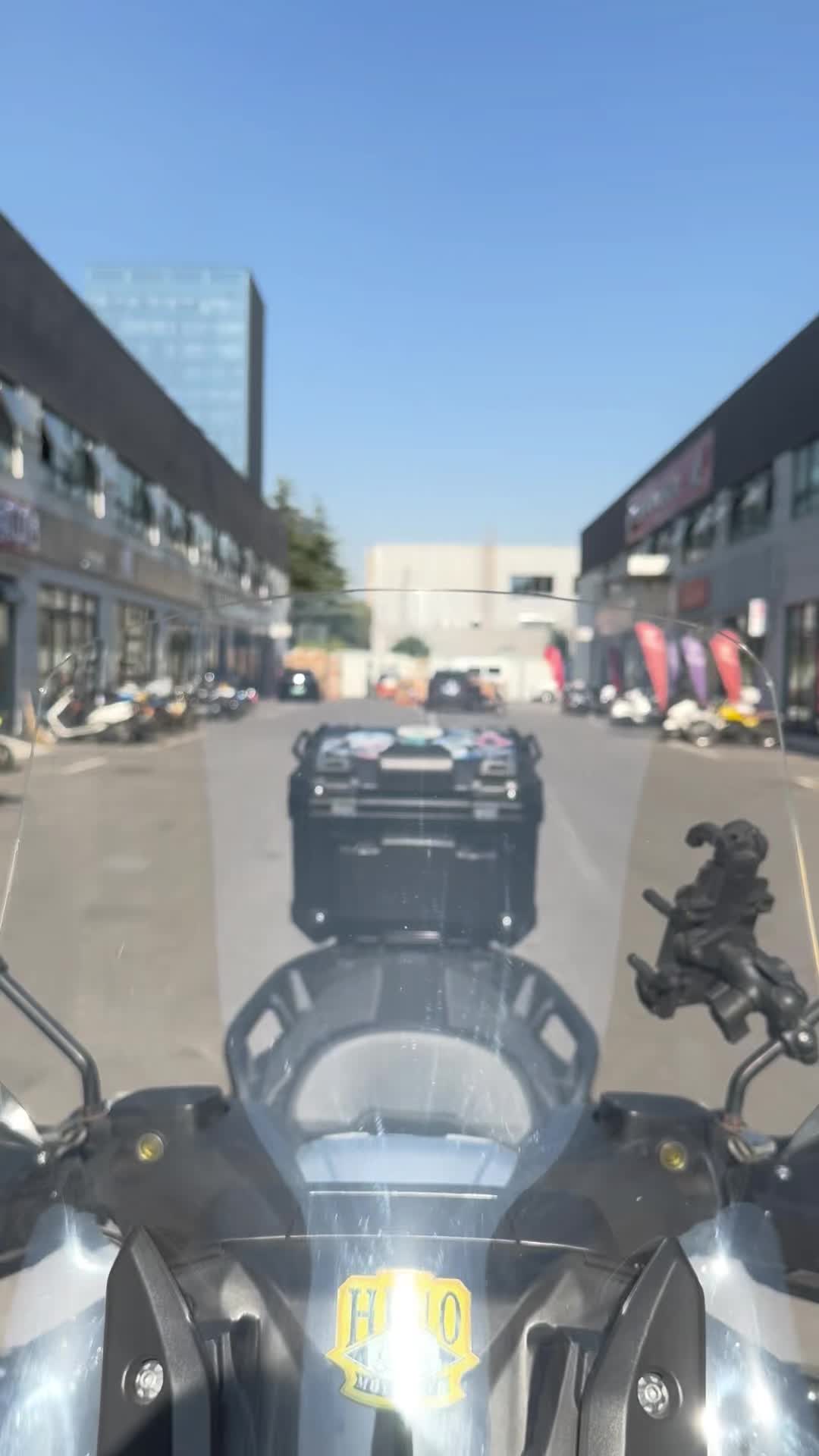 ...安全行驶7200公里,最高配手把座椅加热、行车记录仪、电动风挡、...