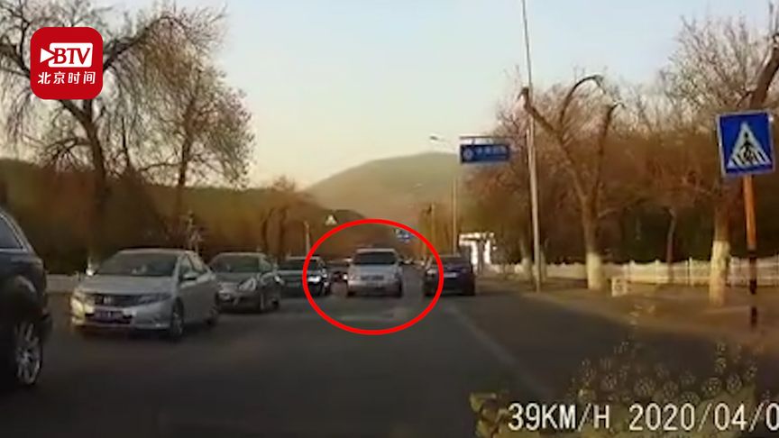 逆行超车还爆粗?对向车果断举报!交警:罚200元记2分