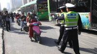 交通部门提醒: 即将整治电动车, 上路要牌照和驾照, 不然扣车罚钱