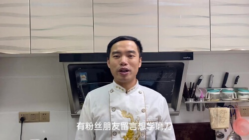 专业磨刀30年老师傅教我，磨刀要横着磨，这样刀才锋利且耐用！