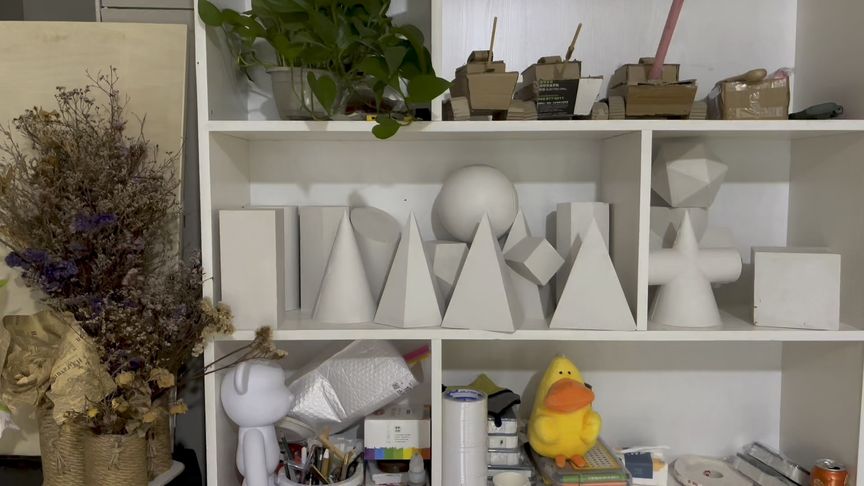 石膏几何体写生之正方体,希望对初学素描的同学有所帮助。