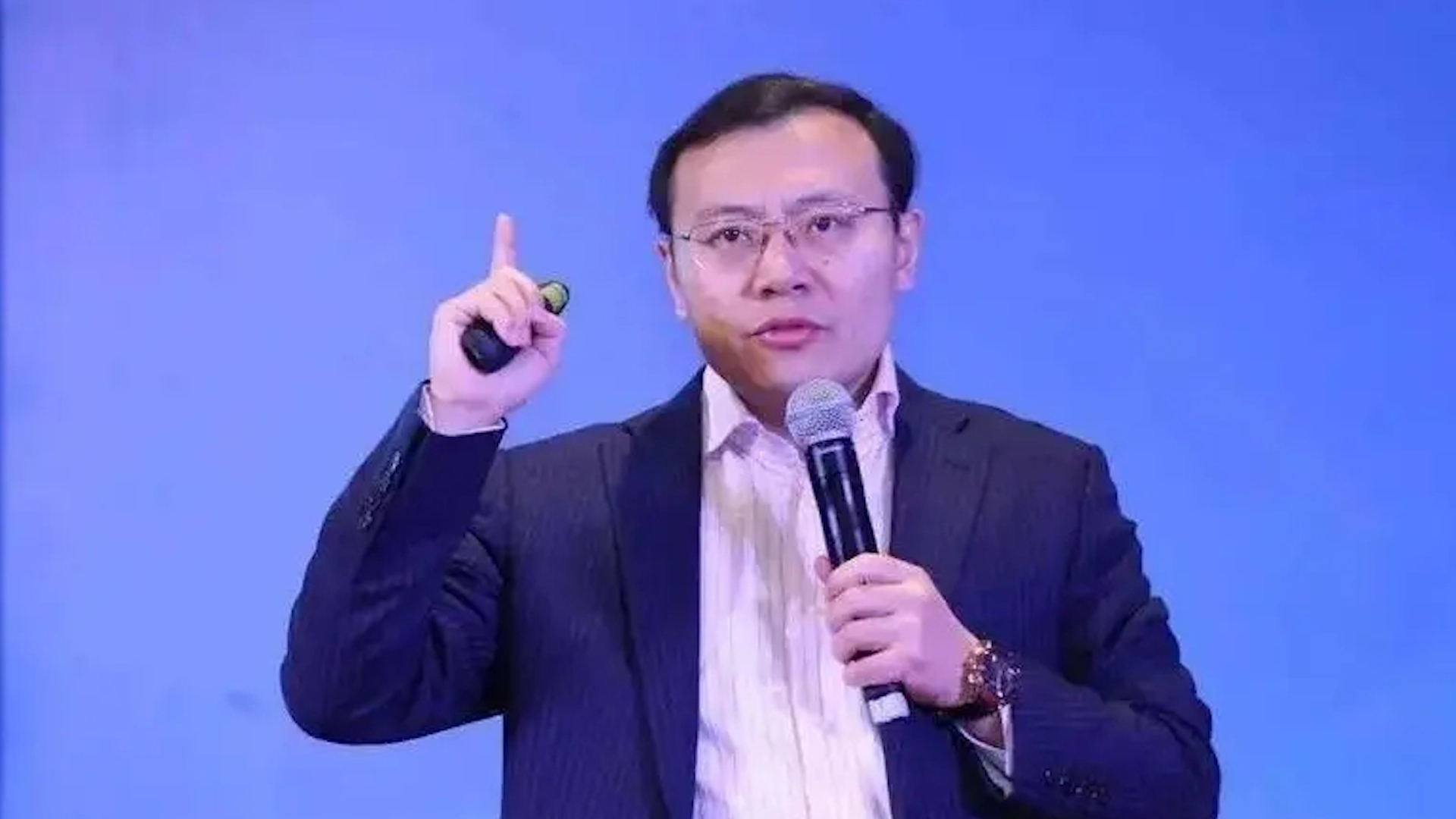 百万网红经济学家微博被禁言!曾建议“央行印钞2万亿鼓励生育”