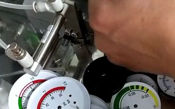 压力表表盘铆合机 普通压力表 压力表配件 压力表表针铆接设备 压力表...