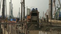 珠海横琴口岸工地旋挖钻机,本厂生产的200型分筛机,使用气举反循环。