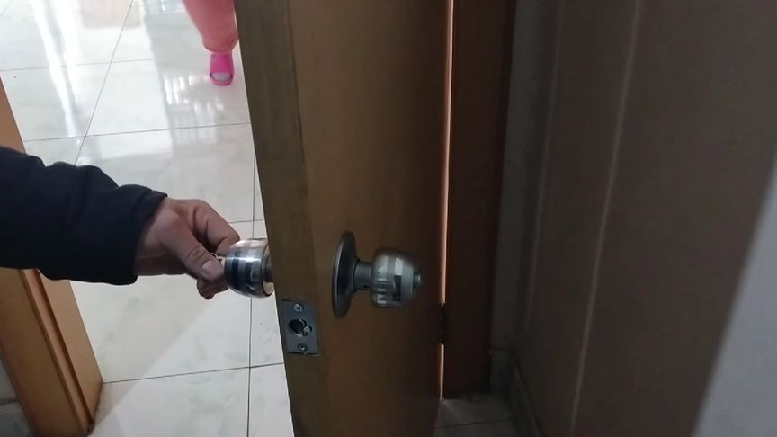 老款室内门锁坏了 怎么更换新款 师傅教你一招轻松搞定