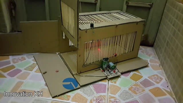 用传感器和纸箱制作电子捕鼠器