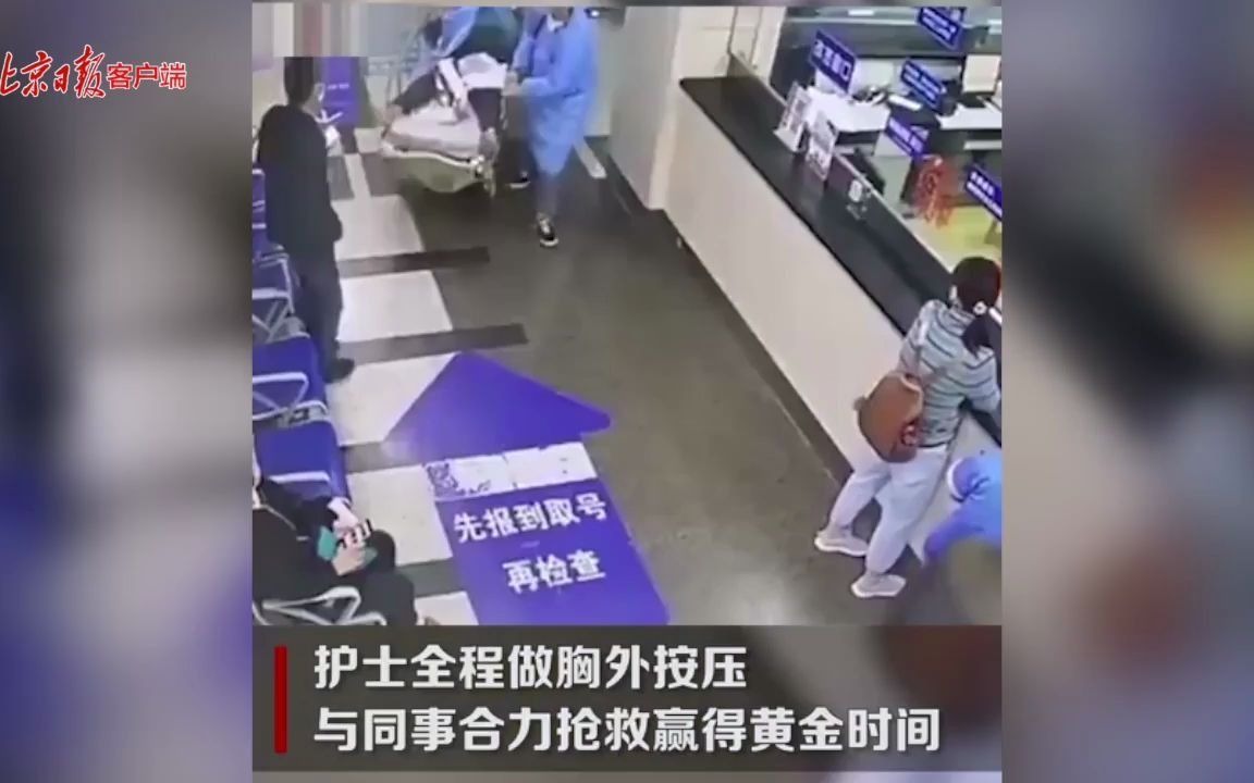 与死神赛跑!护士跳上担架车抢救患者