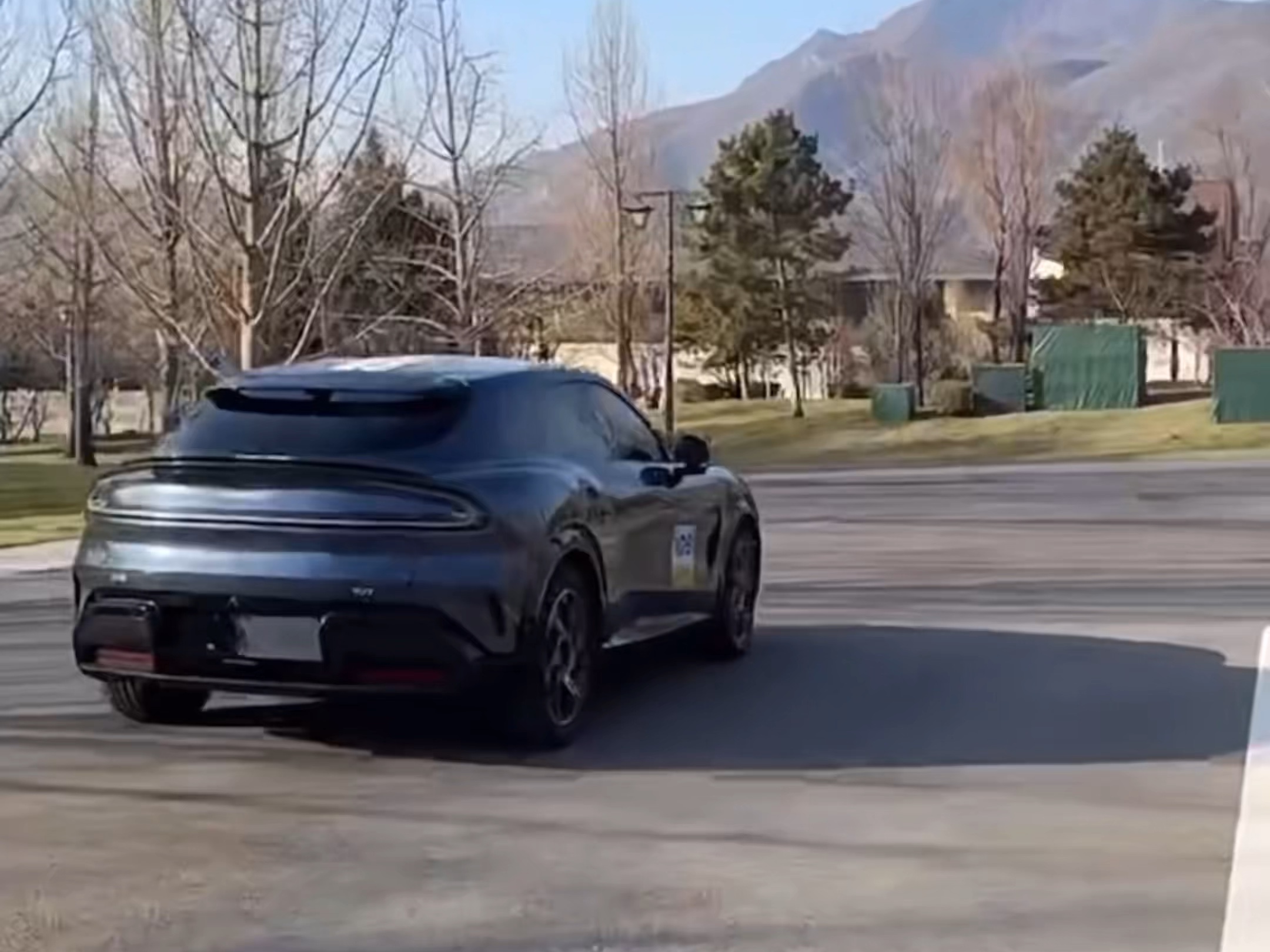 小米yu7动态实车视频