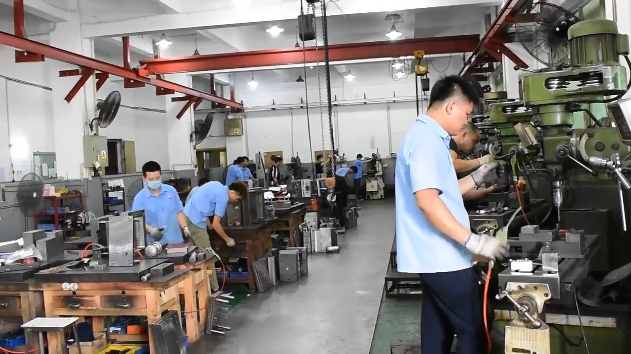 动漫玩具模具厂生产视频