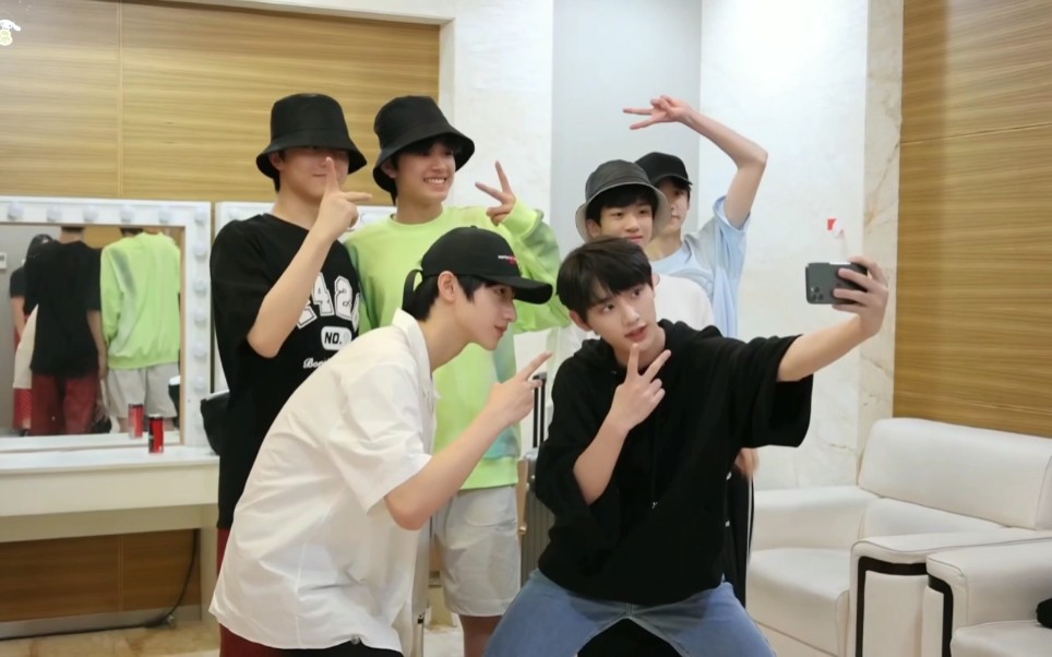 【丁程鑫 TF家族三代】快本休息室师兄弟打招呼