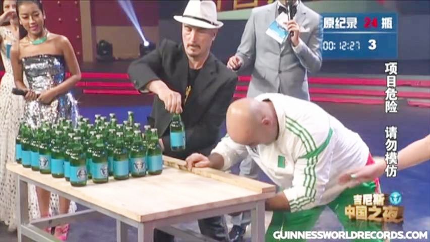 最疼的吉尼斯记录,用额头起酒瓶盖子