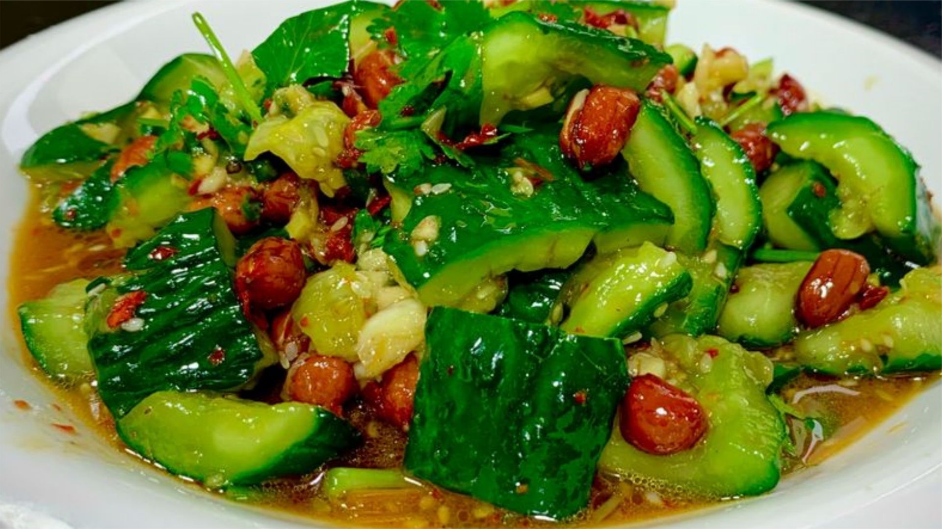 凉拌黄瓜,切记不要用盐腌,大厨教你刀拍黄瓜酒店正确的做法